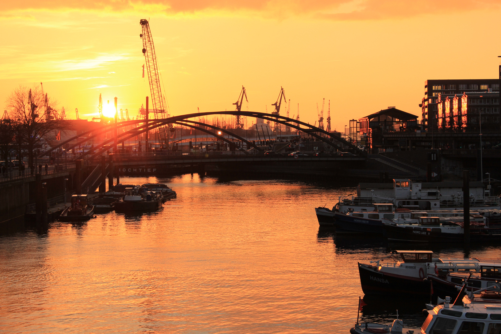 Sonnenuntergang im Hamburger Hafen Foto & Bild | industrie, motive ...