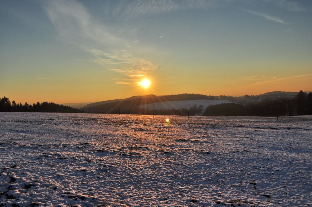 Sonnenuntergang über Schnee Foto & Bild | deutschland, europe, nordrhein- westfalen Bilder auf ...