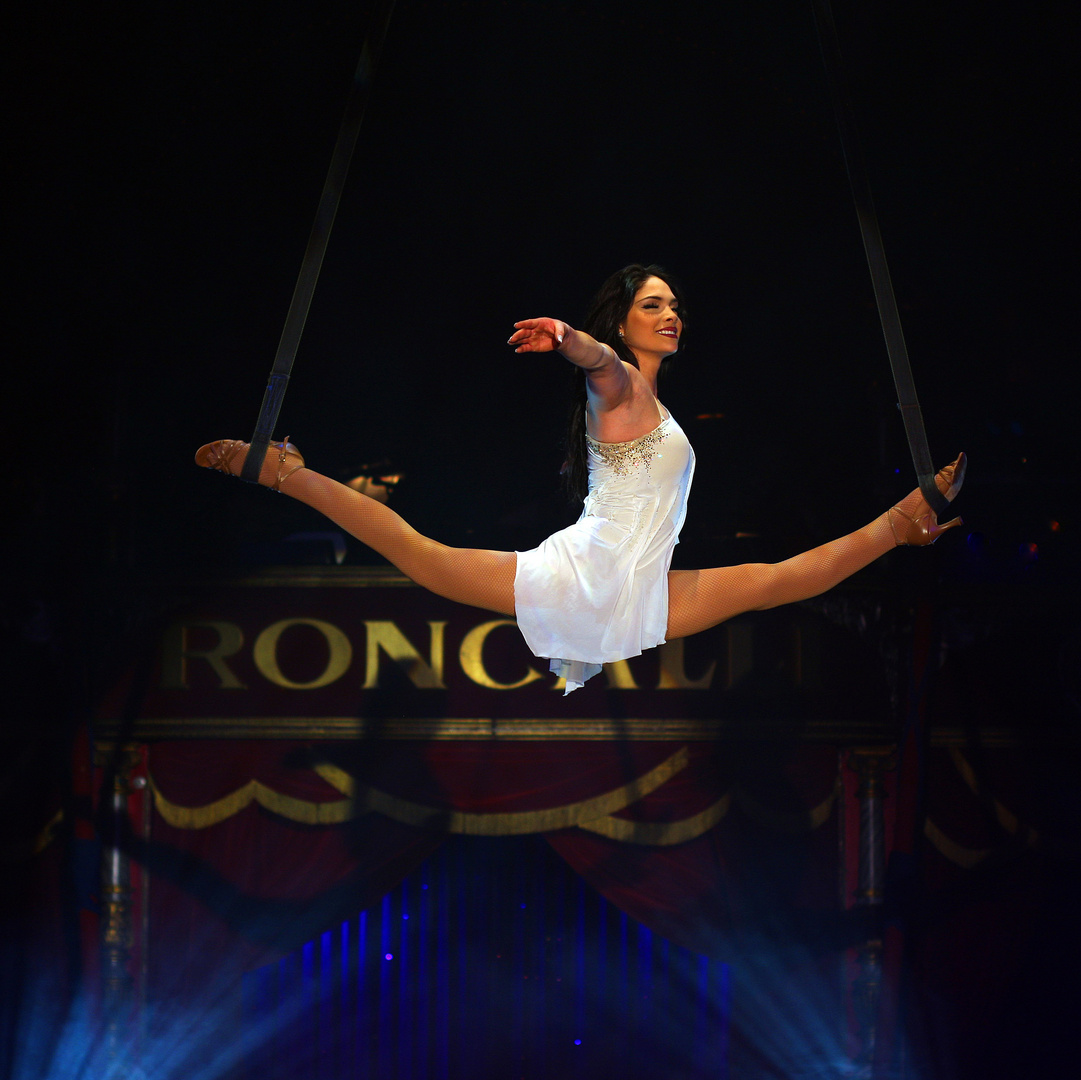 Spagat Foto & Bild | kunstfotografie & kultur, zirkus, motive Bilder ...