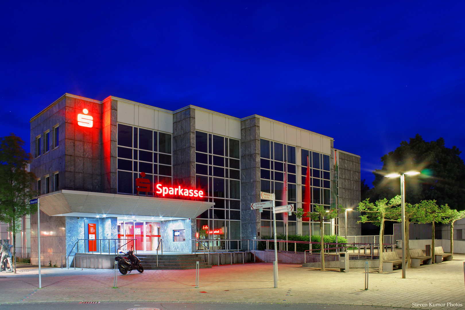 Sparkasse Kamen Foto & Bild | architektur, architektur bei nacht ...