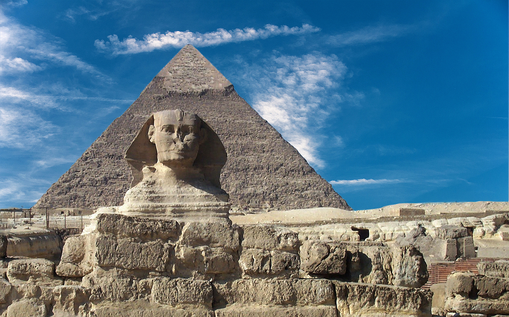 Sphinx vor der Chephren-Pyramide in Gizeh Foto & Bild | art, world ...
