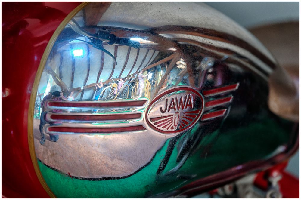 Spiegeldienstag - Tank einer alte Jawa Foto & Bild | Bilder auf ...