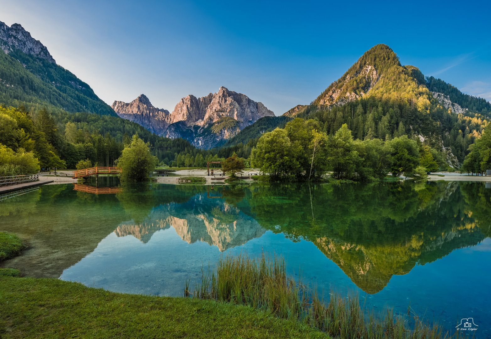 Spiegeltag - der Jasna-See bei Kranjska Gora Foto & Bild | world ...