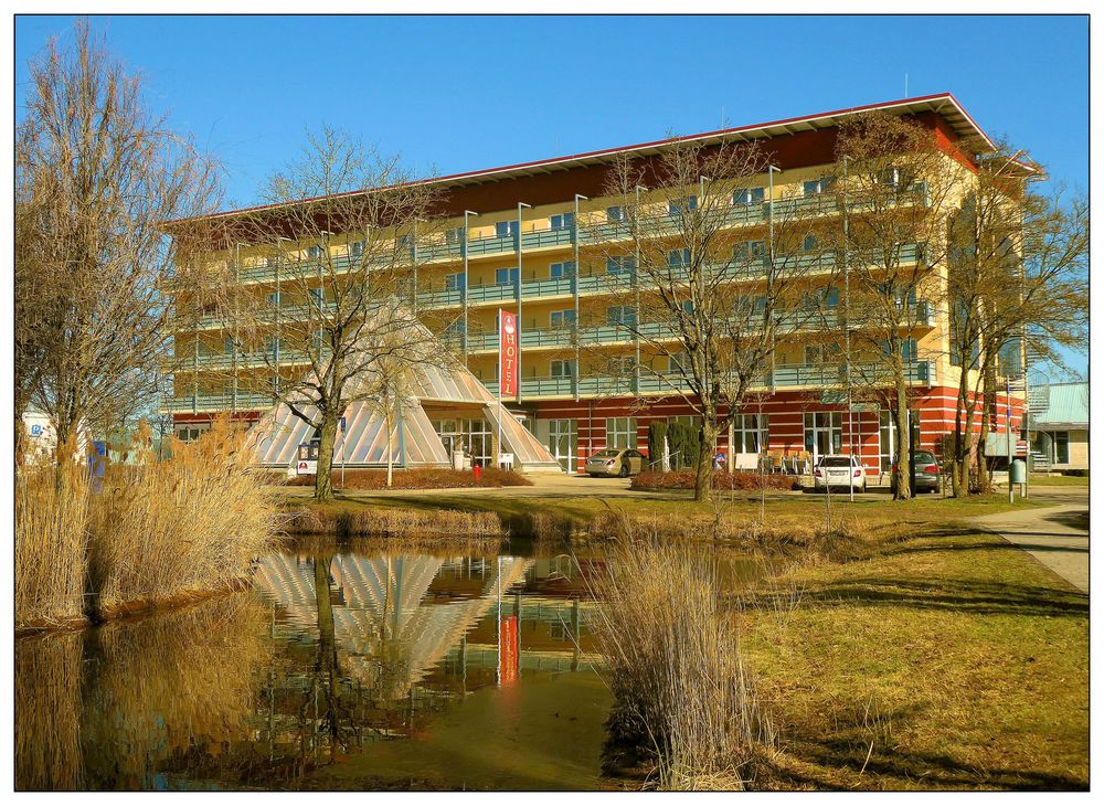 Spiegeltag- Pyramide vom Hotel "Pyramide" Foto & Bild | architektur ...