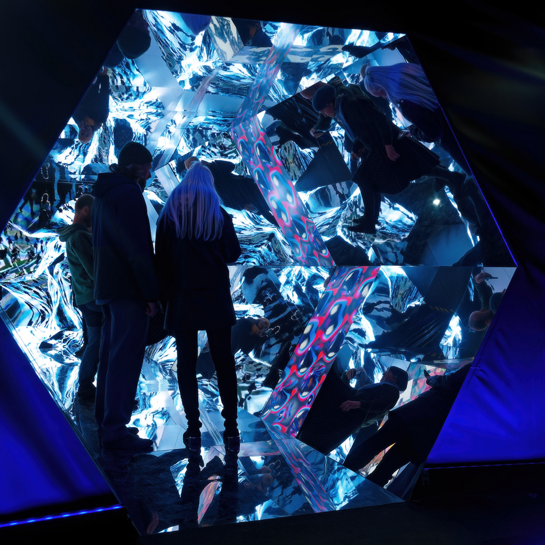 Spieglein, Spieglein... Foto & Bild | streetfotografie mit menschen, kunstfotografie & kultur ...