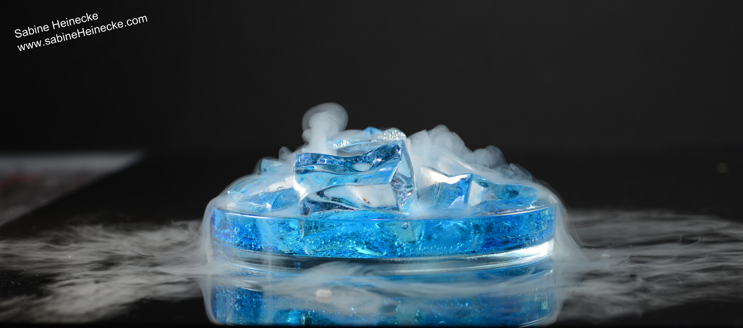 Spielerei mit Trockeneis Foto & Bild | stillleben, tabletop, trockeneis ...