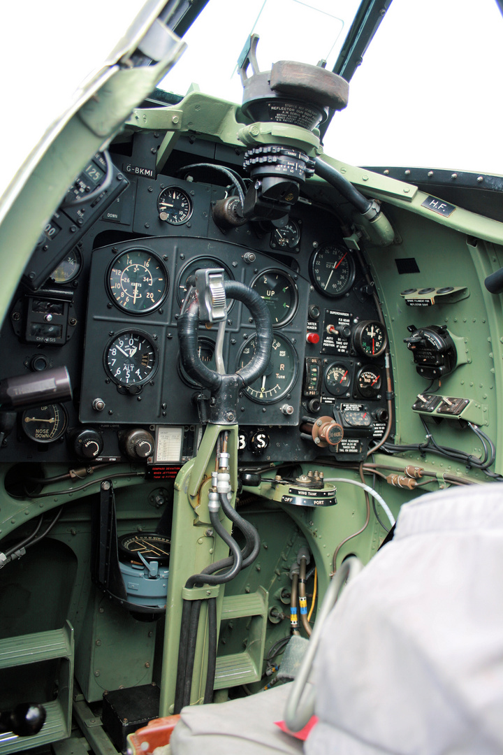 Spitfire-Cockpit Foto & Bild | luftfahrt, oldtimer-flugzeuge, verkehr ...