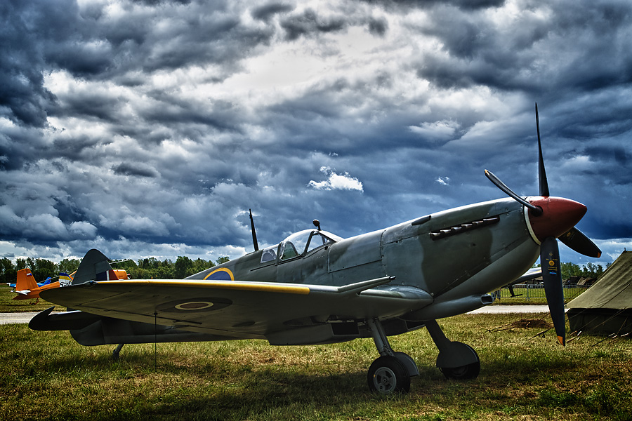 Spitfire On The Ground Foto & Bild | luftfahrt, air shows , verkehr ...