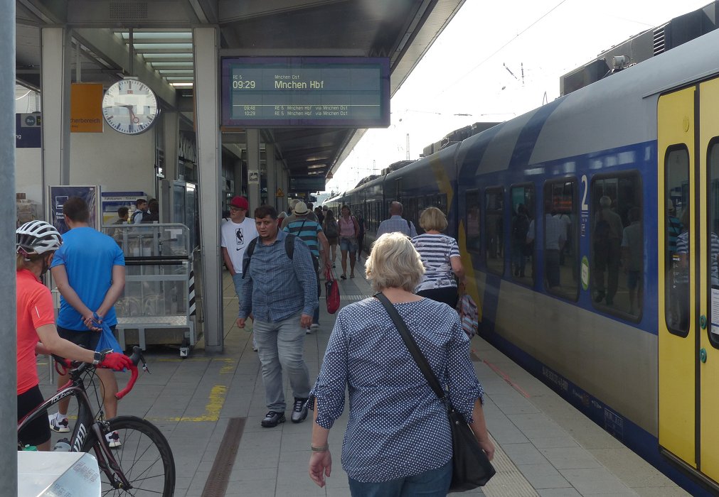 Sprecht seinen Namen nicht aus Foto & Bild | street, bayern, eisenbahn ...