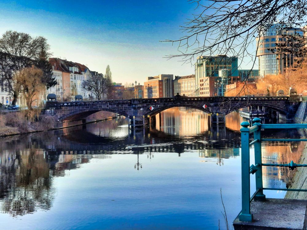 Spree-Gemälde Foto & Bild | outdoor, berlin, architektur Bilder auf ...