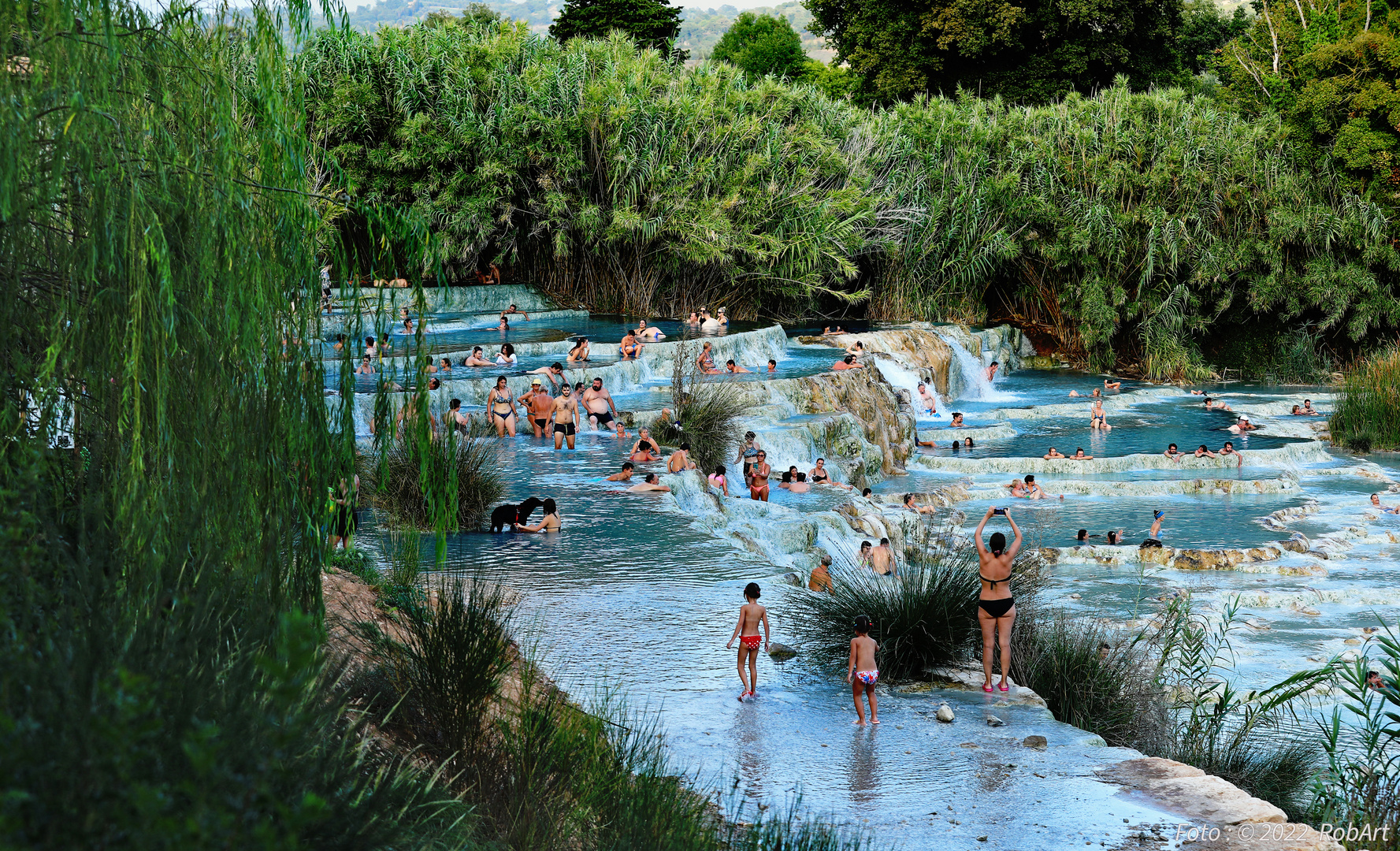 Sprudelnde Quellen Foto & Bild | erwachsene menschen, europe, italy ...