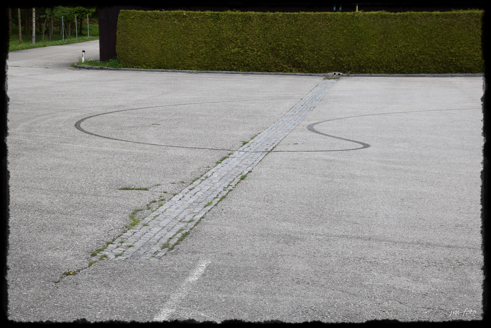 Spuren im Asphalt Foto & Bild | autos & zweiräder, details und ...