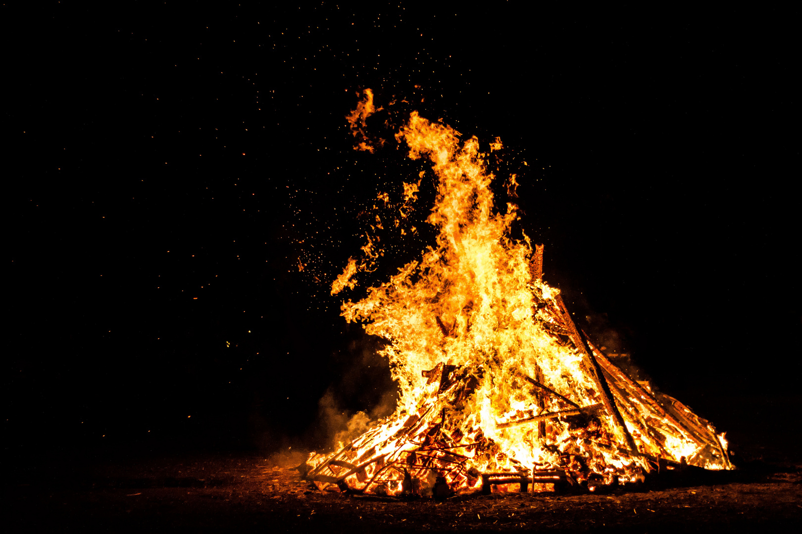St. Martin Feuer Foto & Bild | kunstfotografie & kultur, bräuche ...