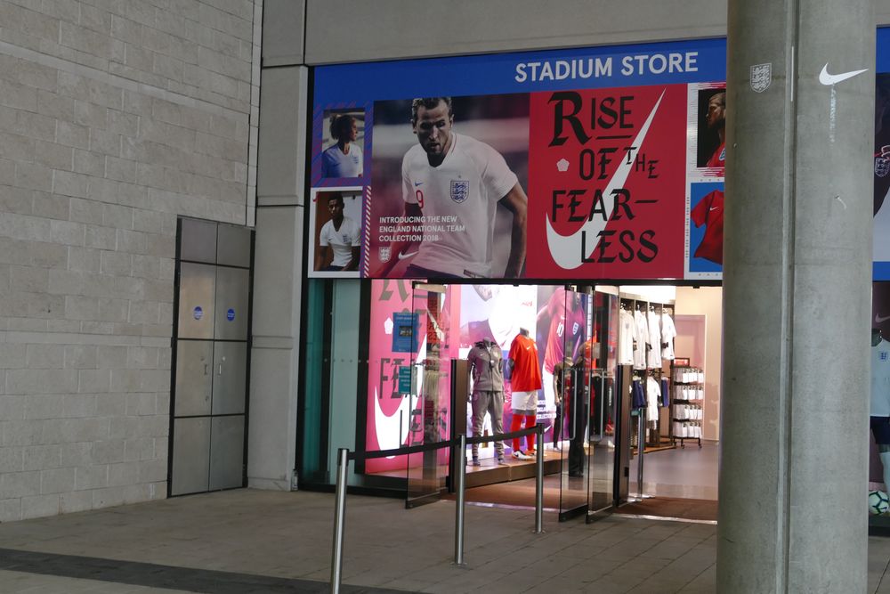 STADIUM STORE Foto & Bild | erwachsene, reportage dokumentation, europe ...
