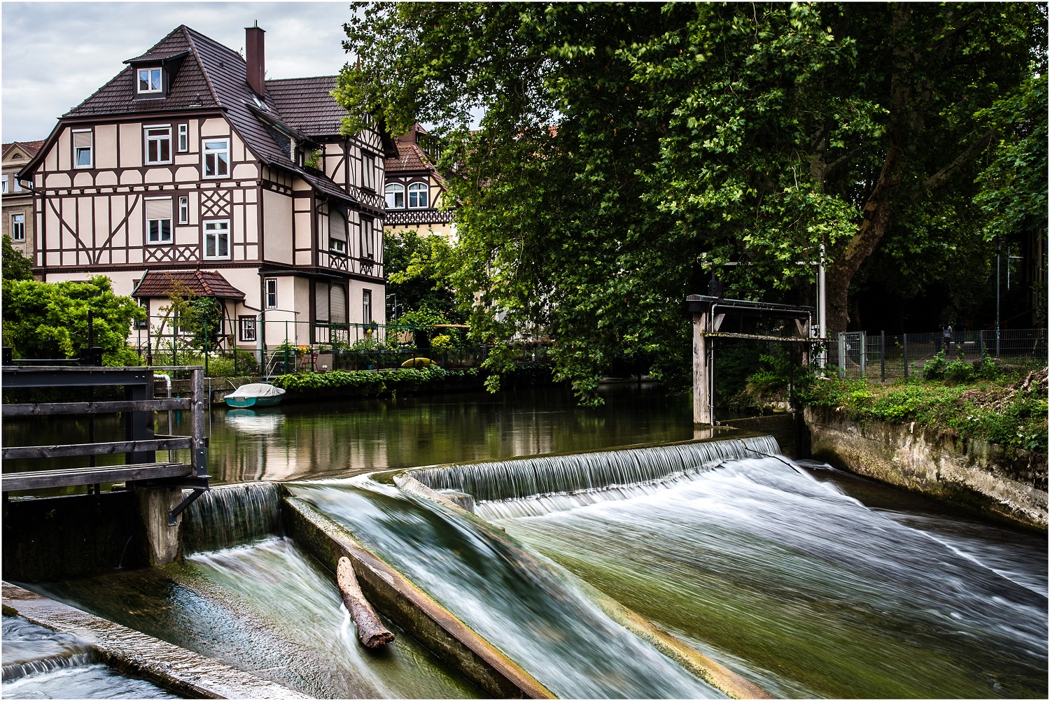 Stadt am Fluss Foto & Bild | fluss, fachwerk, architektur Bilder auf ...