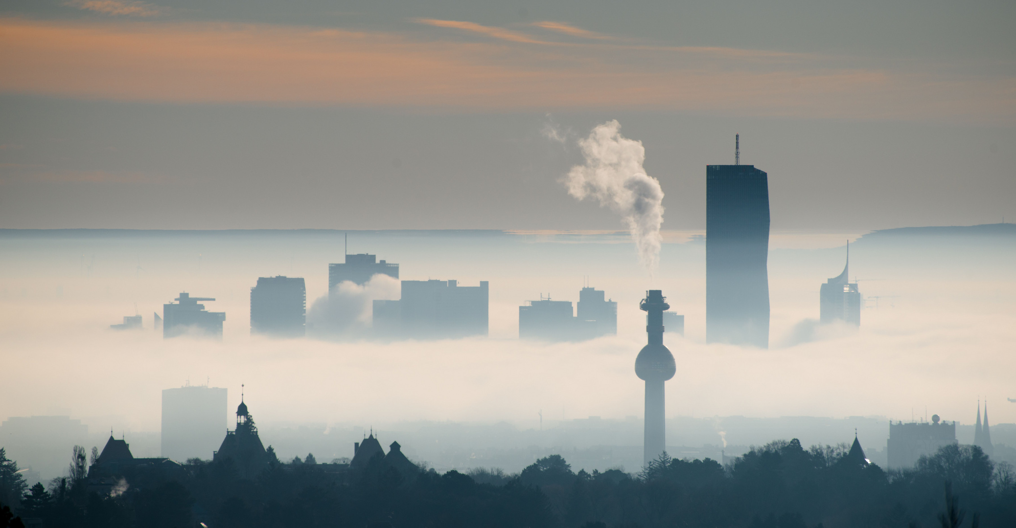 Stadt im Nebel 2 Foto & Bild | architektur, europe, Österreich Bilder ...