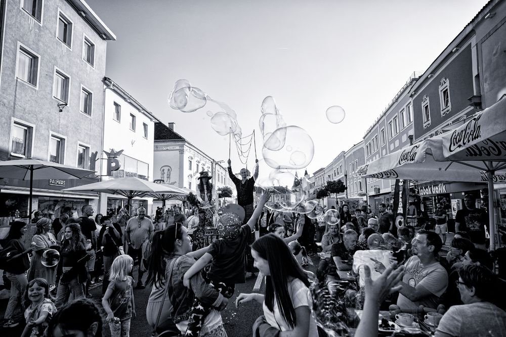 Stadtfest Foto & Bild | fotokunst, monochrome fine art, art Bilder auf ...