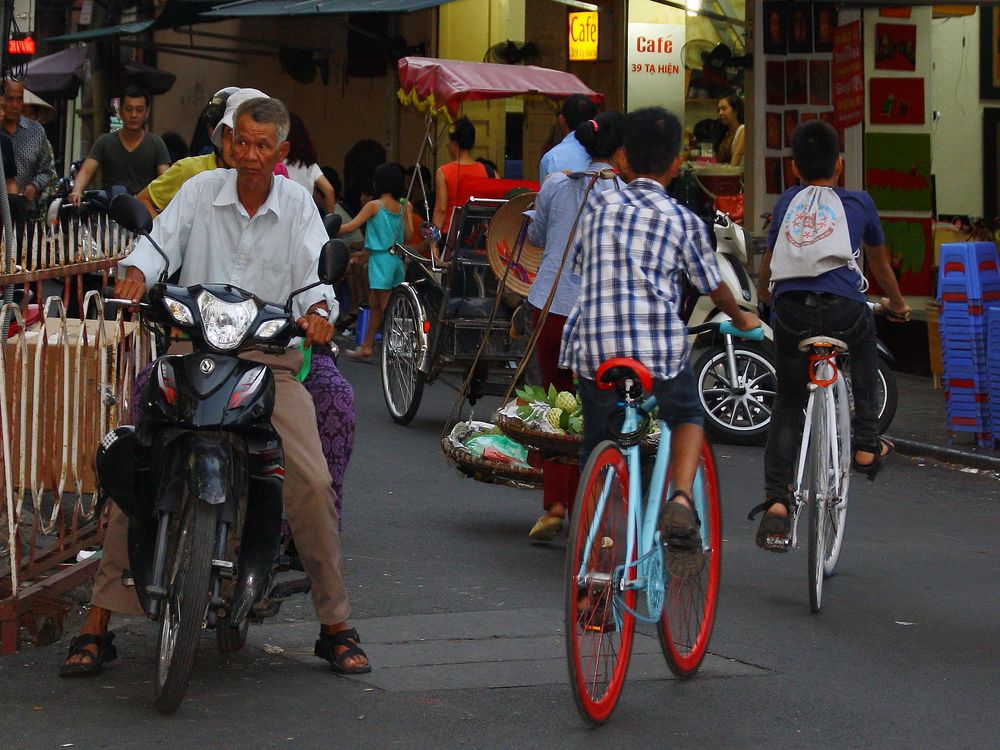 Stadtisches Treiben Foto & Bild | fotos, world, spezial Bilder auf ...