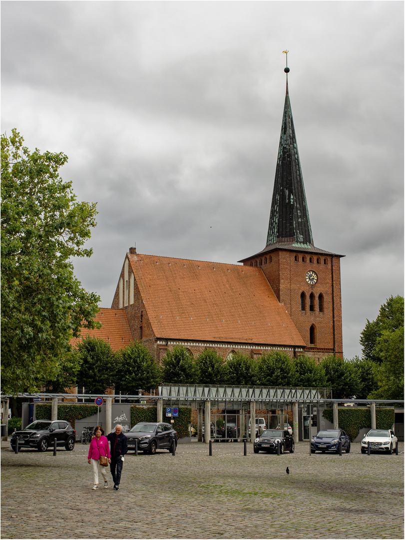 Stadtkirche Foto & Bild | street, wolken, kirche Bilder auf fotocommunity