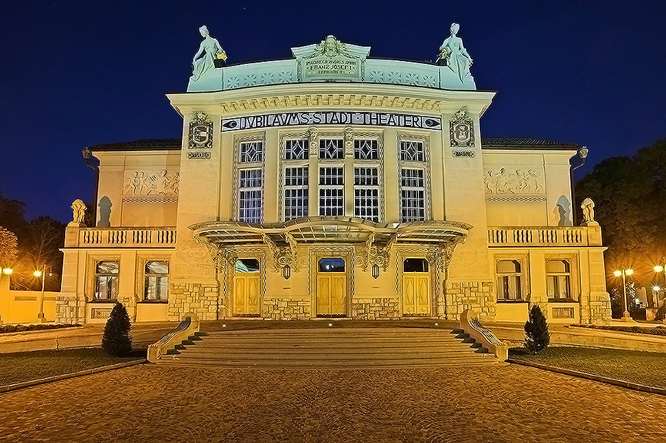 Stadttheater Klagenfurt Foto & Bild | architektur, architektur bei nacht, motive Bilder auf ...