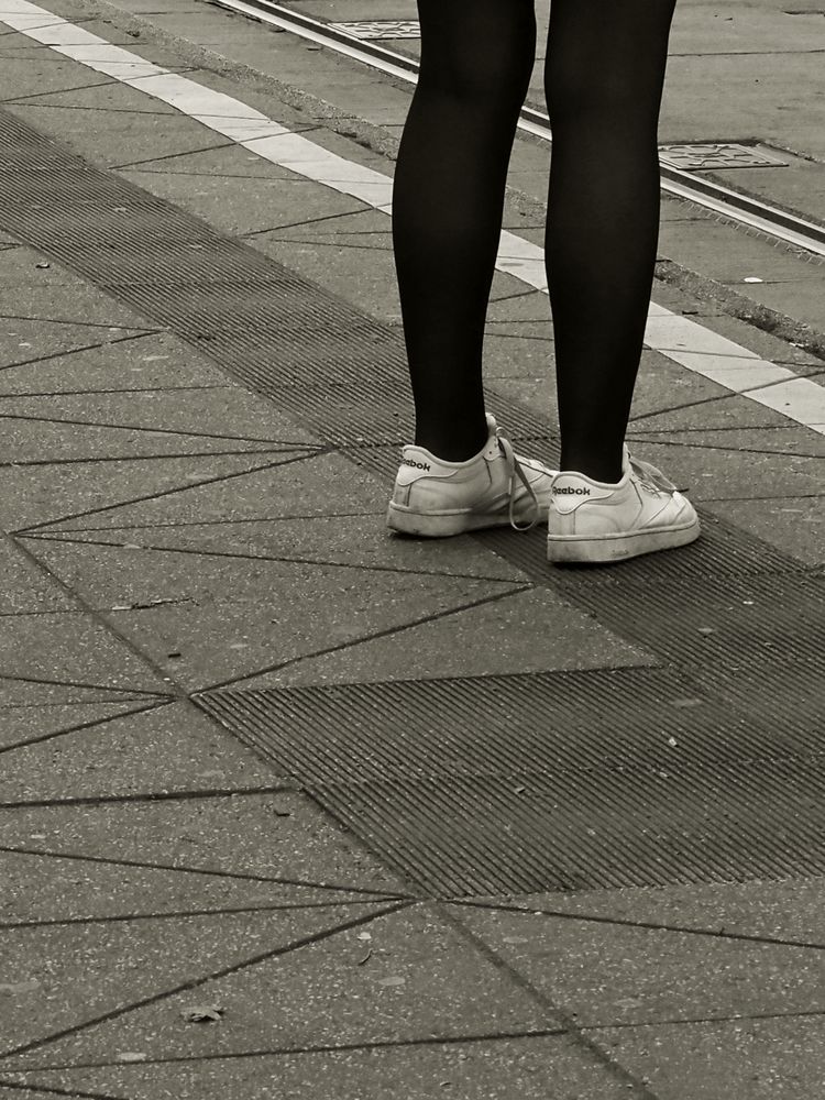 STANDby Foto & Bild | streetfotografie mit menschen, konzept- fotografie, monochrom Bilder auf ...