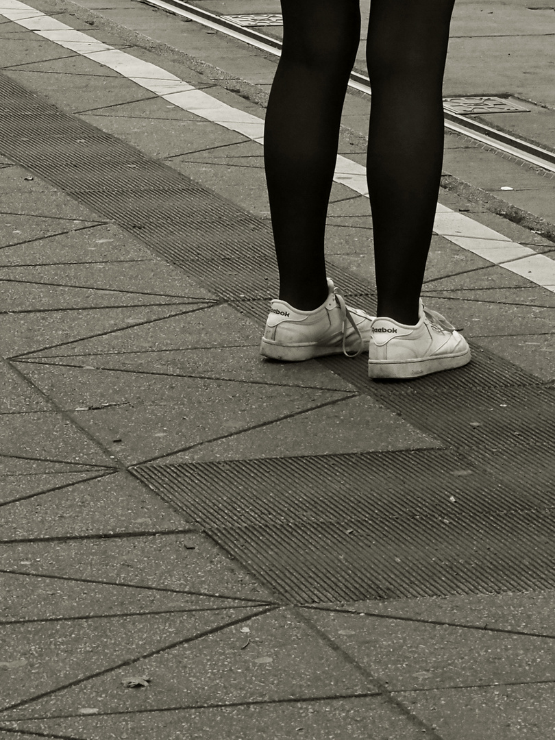 STANDby Foto & Bild | streetfotografie mit menschen, konzept- fotografie, monochrom Bilder auf ...