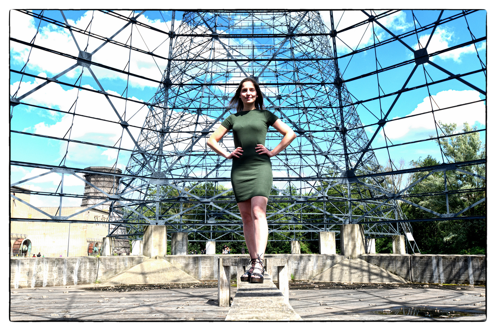 standing Foto & Bild | portrait, streetfotografie mit menschen, portrait frauen Bilder auf ...