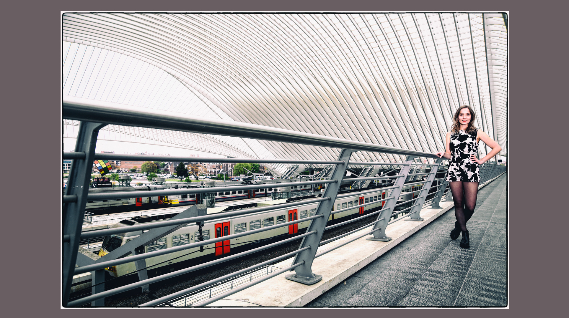 standing Foto & Bild | portrait, streetfotografie mit menschen, portrait frauen Bilder auf ...