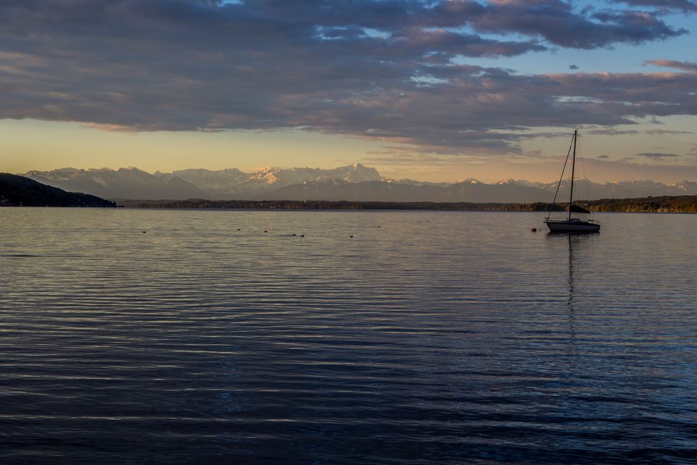 Starnberger See mit Blick auf die Zugspitze Foto & Bild | deutschland, europe, bayern Bilder auf ...