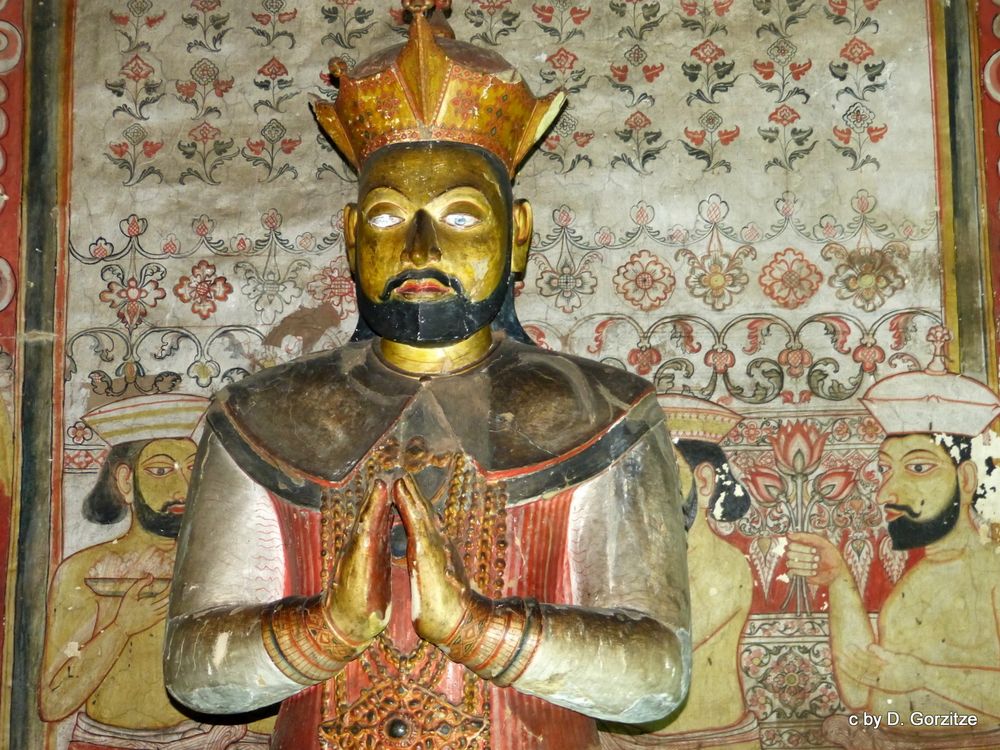 Statue von König Valagamba in Maharaja Viharaya ! Foto & Bild ...