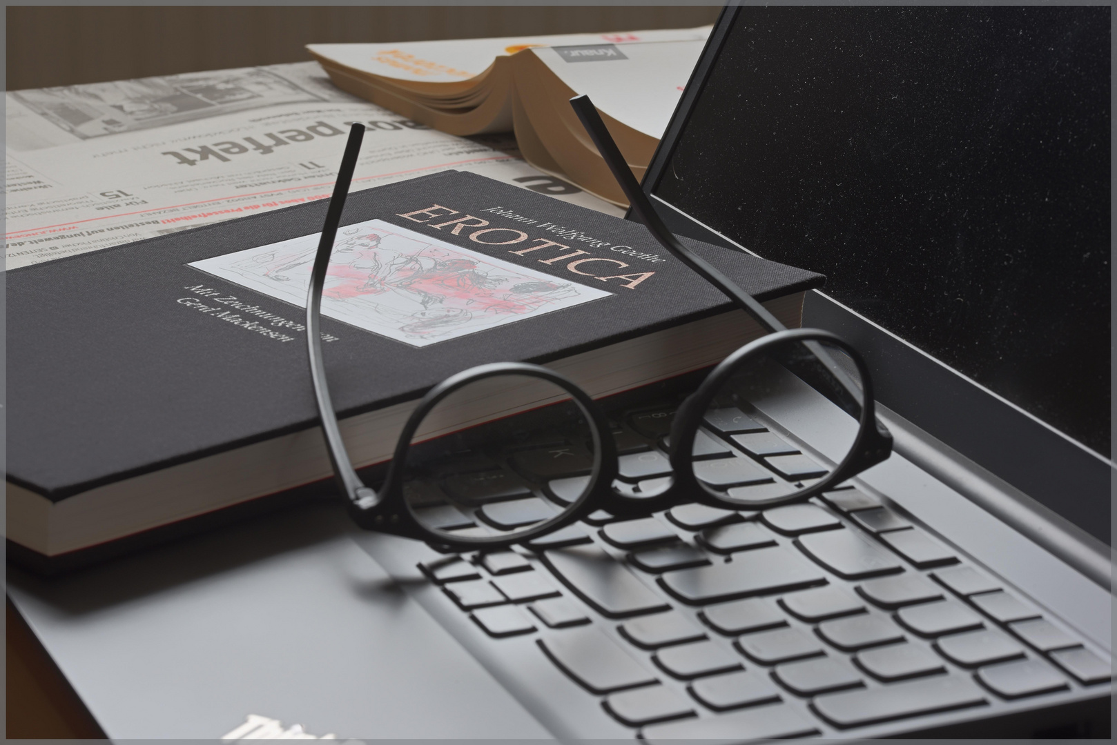 Staubiger Monitor Foto & Bild | kunstfotografie & kultur, motive Bilder ...