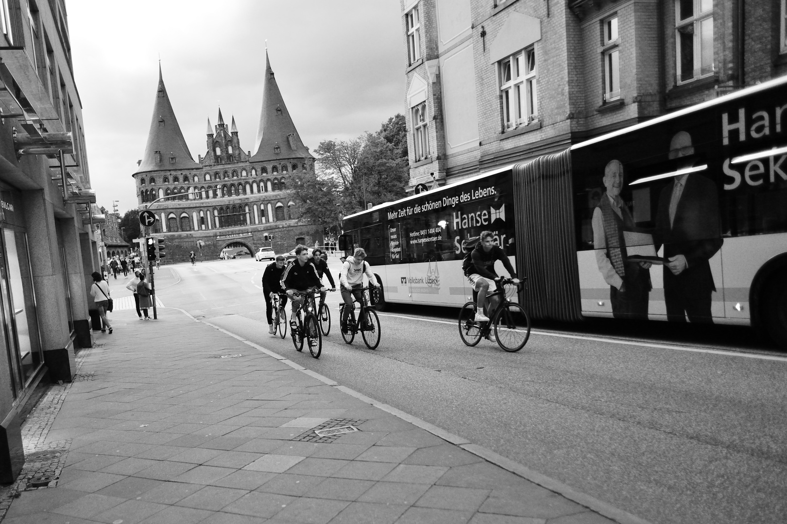 Steil bergauf Foto & Bild | streetfotografie mit menschen, city, people ...
