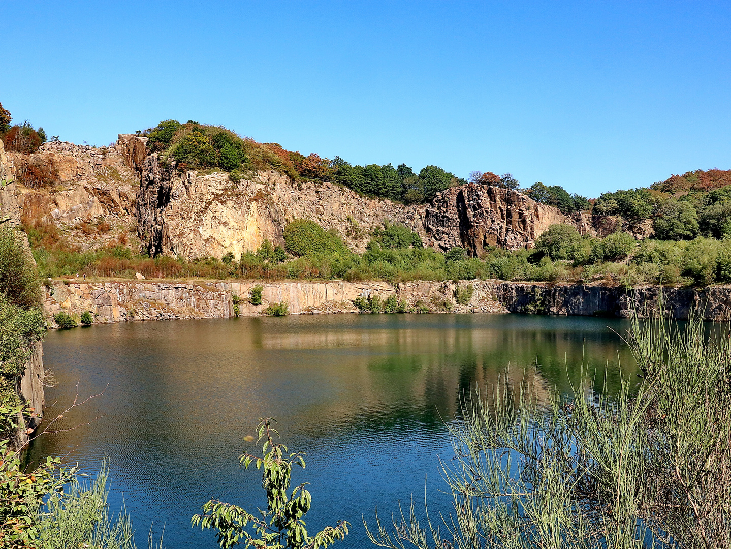 Steinbruch Foto & Bild | landschaft, rückkehr der natur, wasser Bilder ...