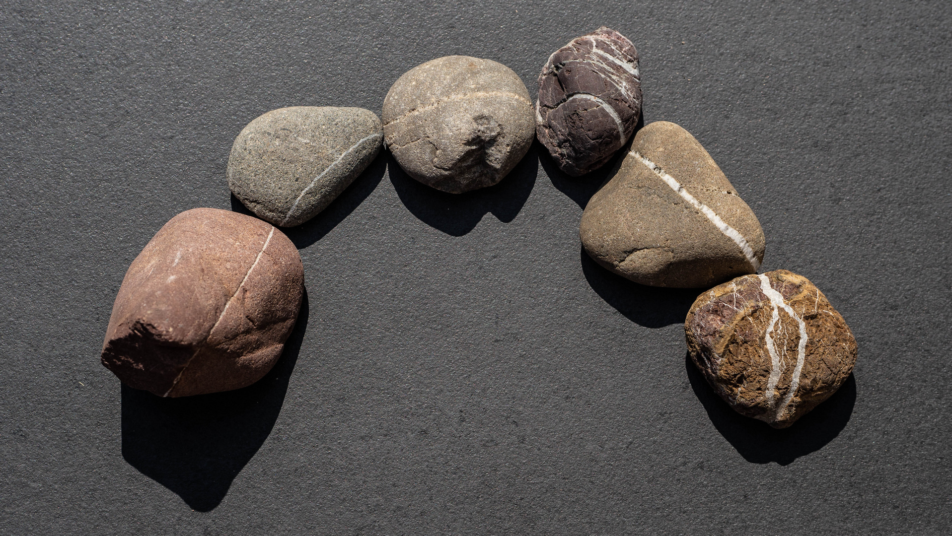 Steine in der Sonne Foto & Bild | natur, stillleben, steine Bilder auf ...