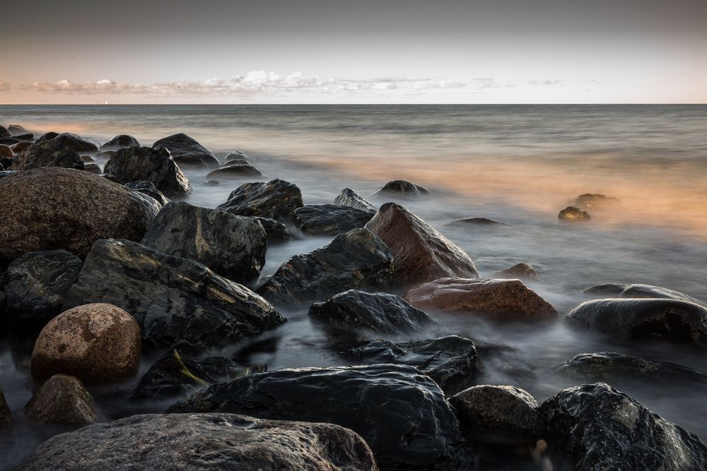 Steine und Meer Foto & Bild | spezial, wasser, natur Bilder auf ...