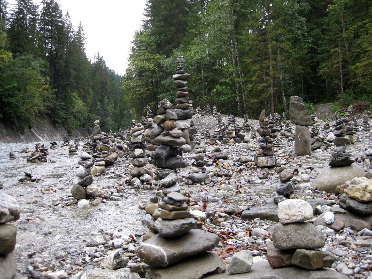 Steiniger Weg Foto & Bild | stillleben, zufällige arrangements, wasser ...