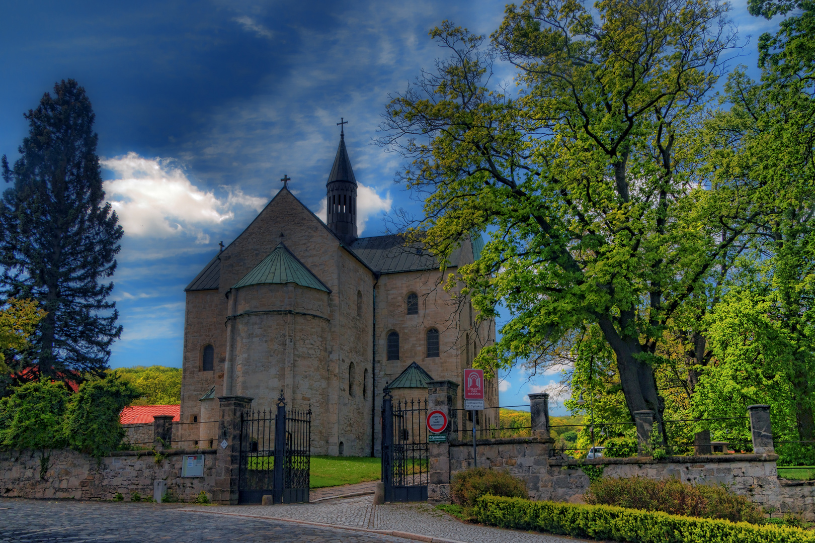 Stiftskirche St. Cyriakus Gernrode Foto & Bild | architektur ...