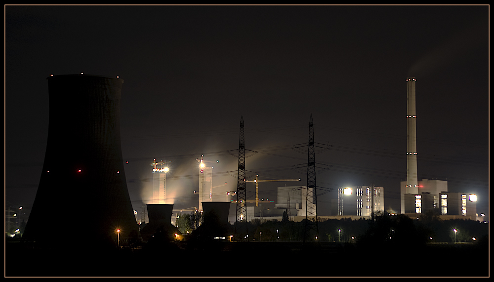 Stillgelegter THTR-300 bei Nacht (Hamm-Uentrop) - Bild & Foto von MaxDo ...