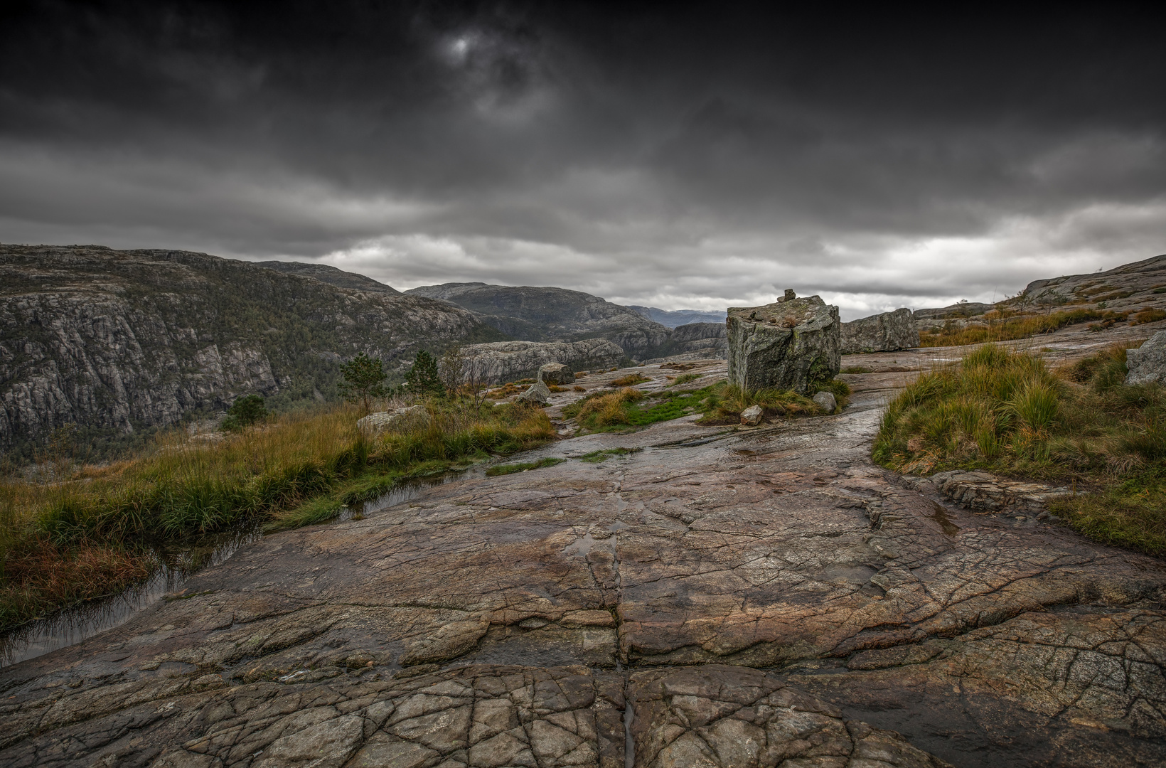Stolperstein. Foto & Bild | landschaft, berge, wolken Bilder auf ...