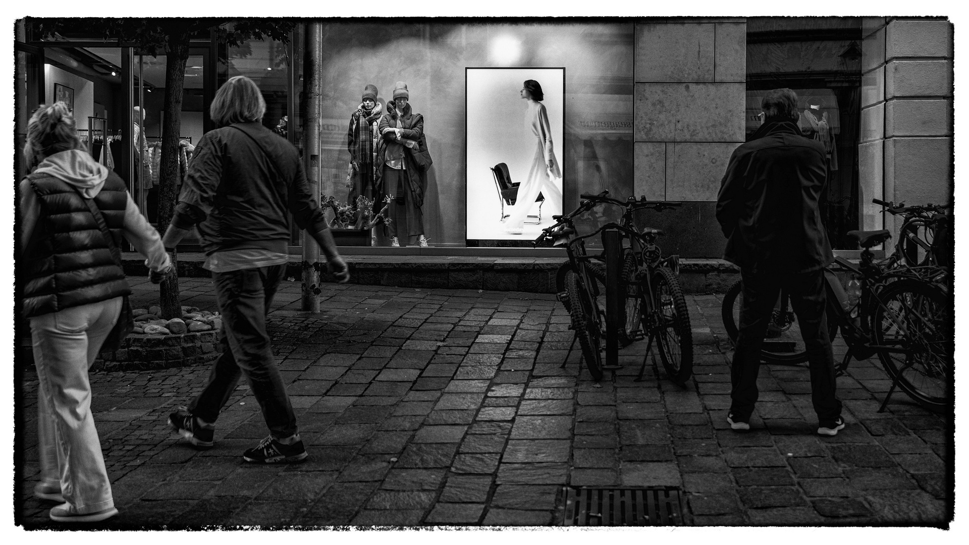 Store Window_02 Foto & Bild | streetfotografie mit menschen, projekte, kommunikation; grafik ...