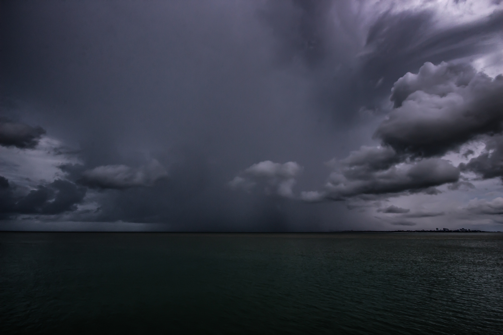 Storm With Heavy Rain Foto & Bild | fotos, australia, beach Bilder auf ...