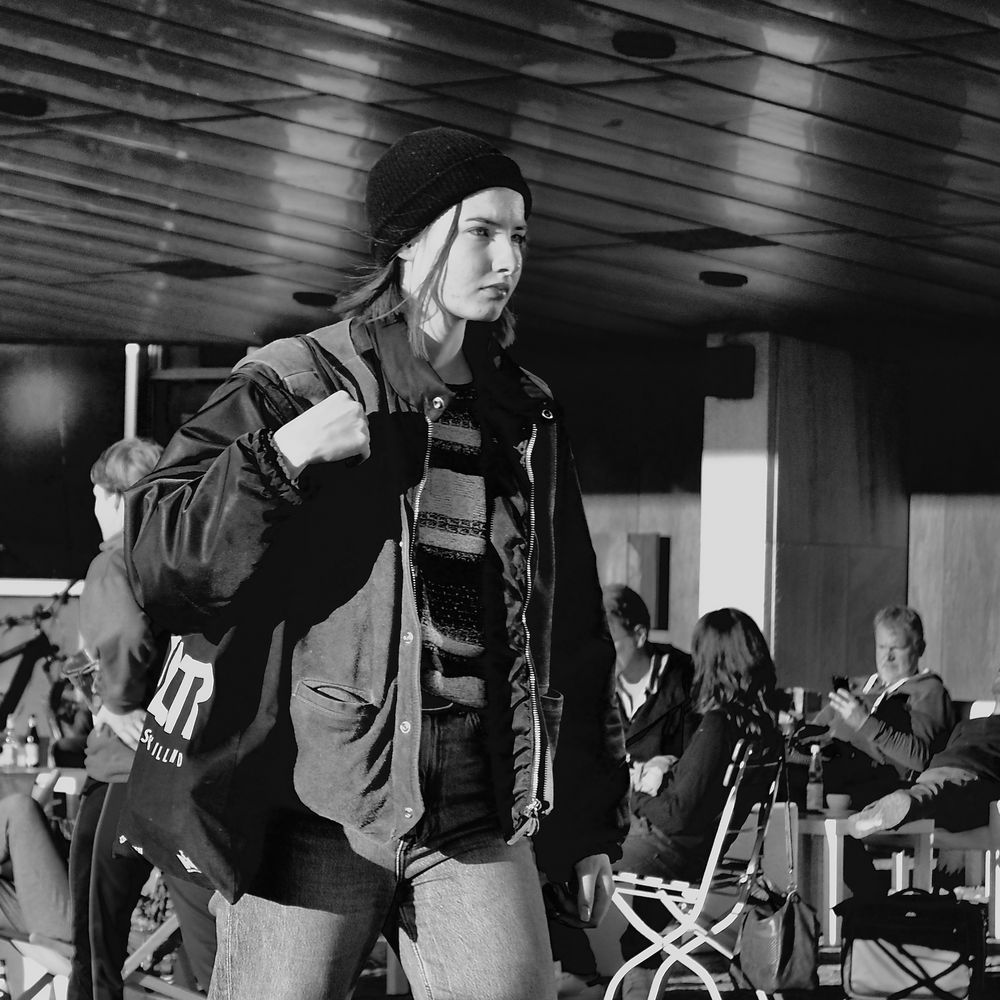 Strähnchen Foto & Bild | erwachsene menschen, streetfotografie mit menschen, kommunikation ...