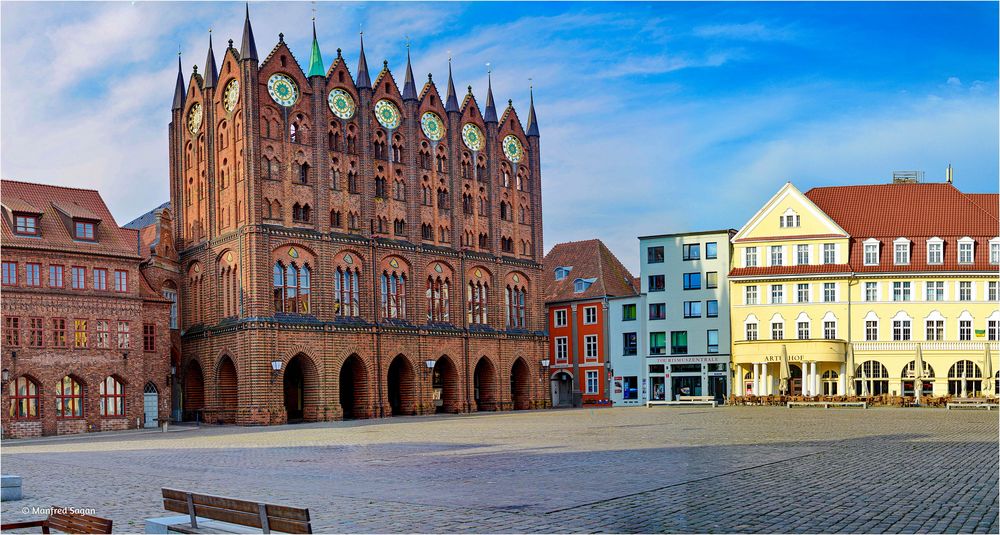 Stralsund - Der Alte Markt mit Rathaus... Foto & Bild | fotos, city ...