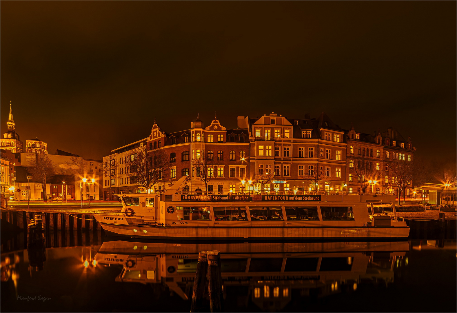 Stralsund Hafen - an der Fährbrücke Nachts um halb Eins... Foto & Bild ...