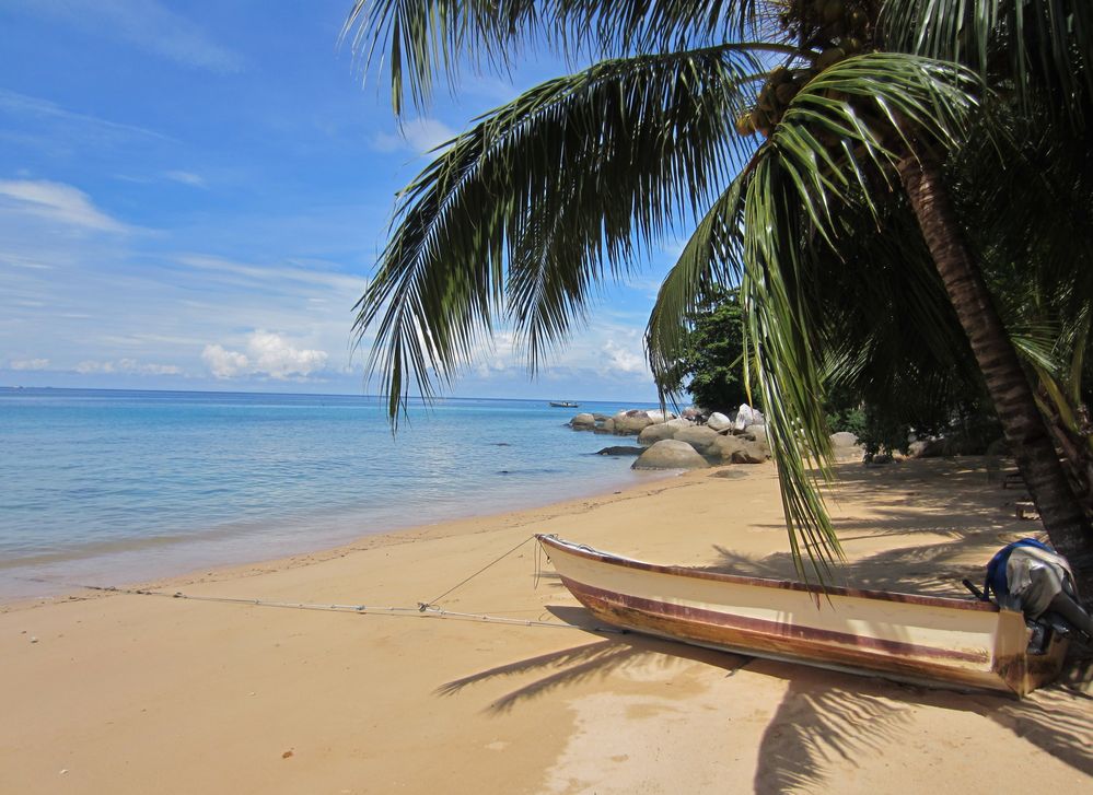 Strand mit Boot Foto & Bild | asia, malaysia, southeast asia Bilder auf ...