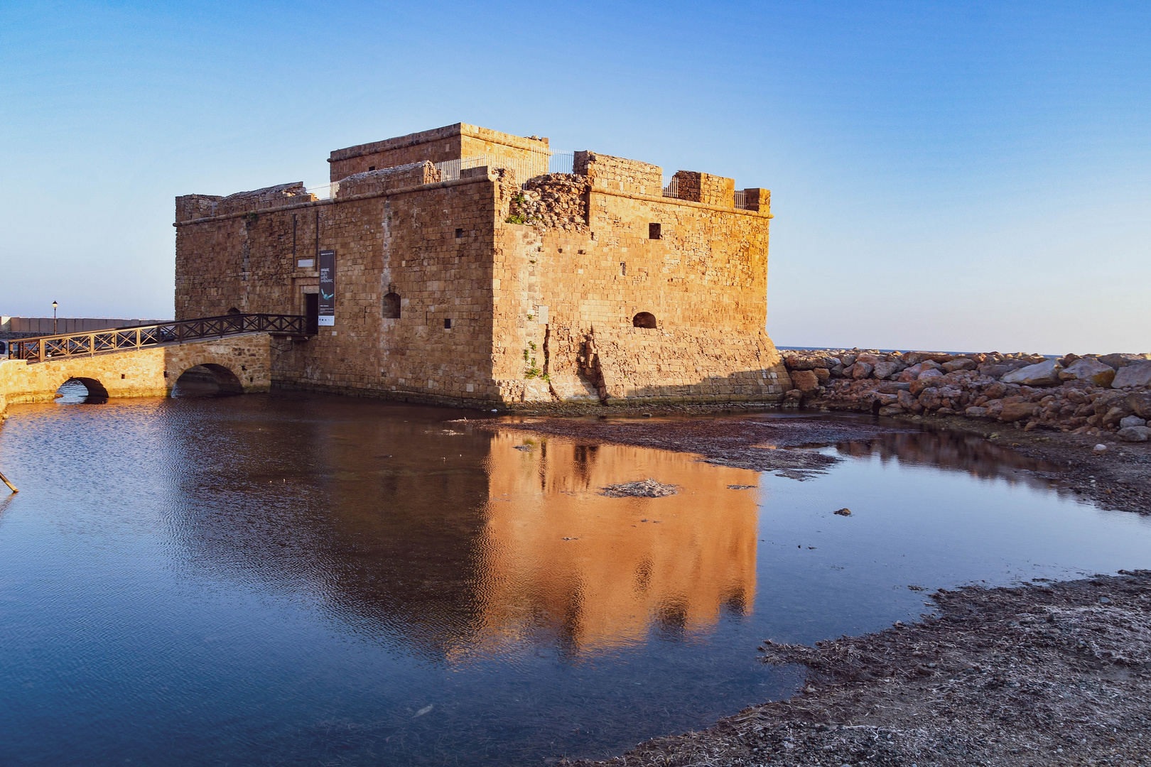 "Strandburg" Foto & Bild | europe, cyprus, architektur Bilder auf ...
