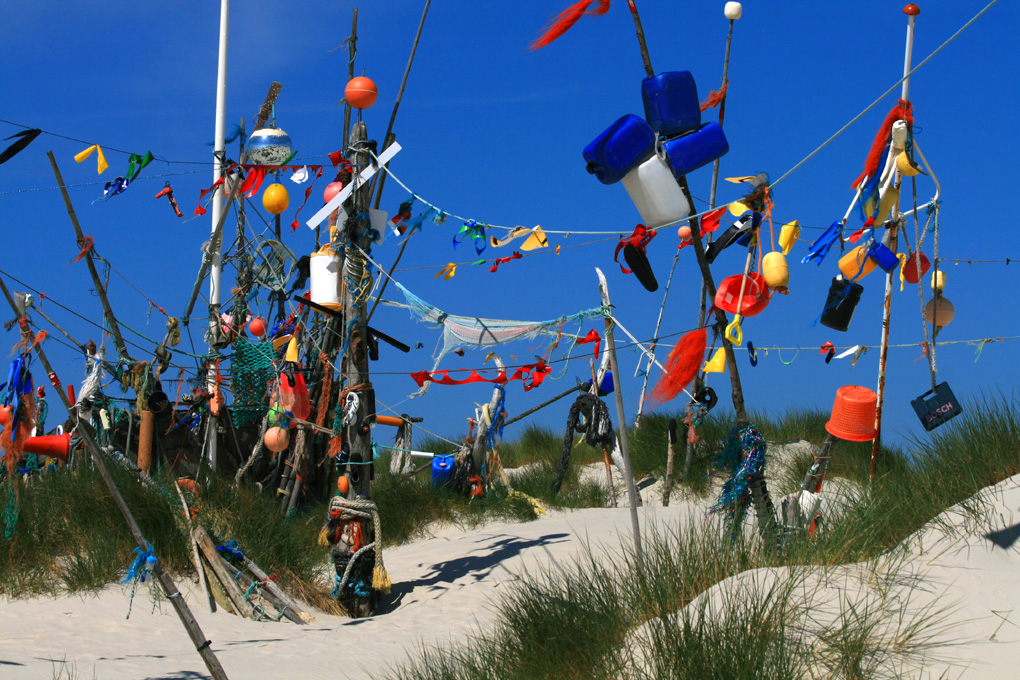 Strandburg aus Strandgut Foto & Bild | deutschland, europe, schleswig ...