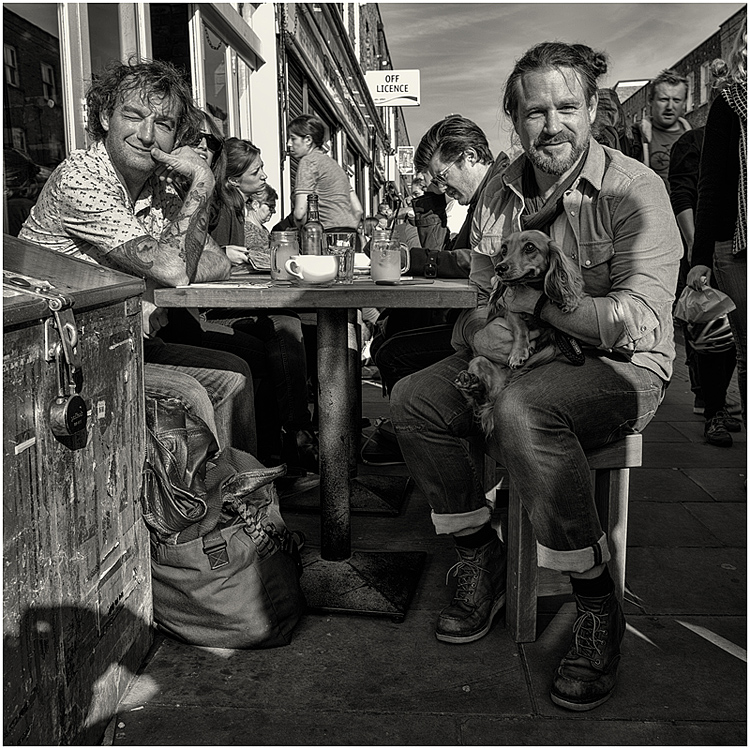 Straßen-Frühstück Foto & Bild | streetfotografie mit menschen, kommunikation; grafik; szenen ...