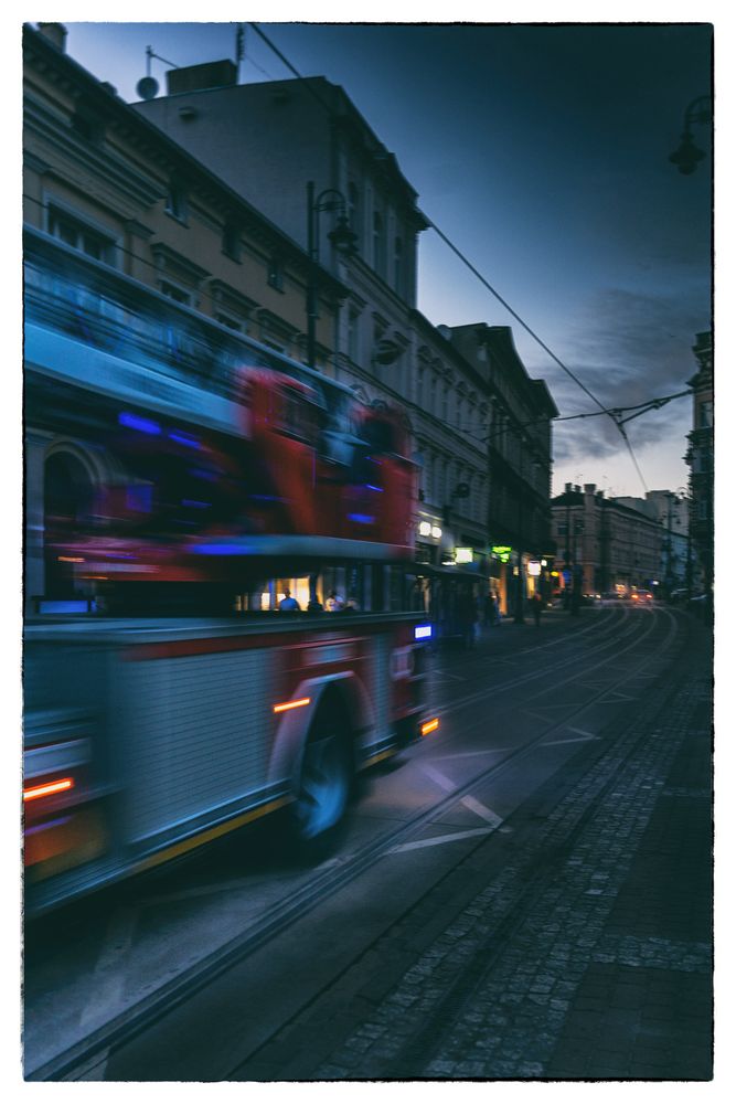 Straz Pozarna Foto & Bild | world, straße, abends Bilder auf fotocommunity