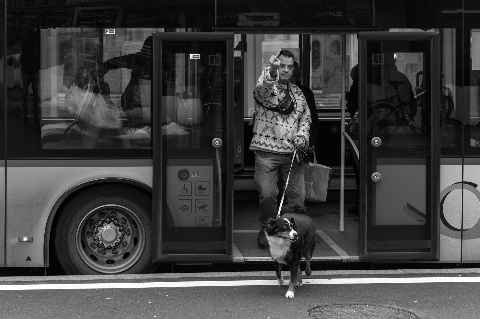 Street Foto & Bild | portrait, streetfotografie mit menschen, monochrom Bilder auf fotocommunity